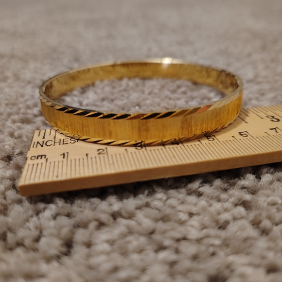 Trifari | Jewelry | Trifari Size Largevintage Gold Bangle Bracelet ...